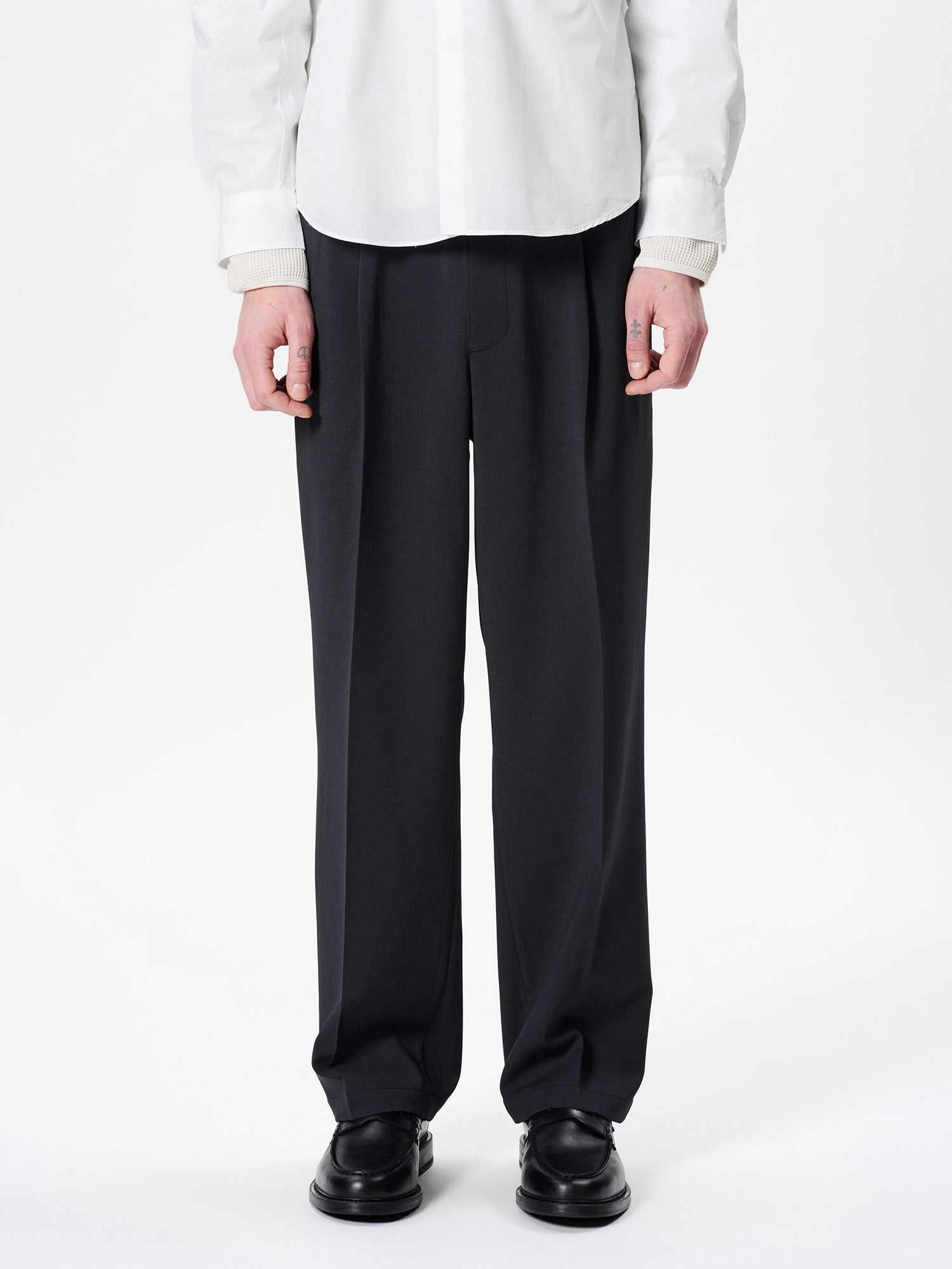 One Tuck Straight Pants – Goldwin Europe